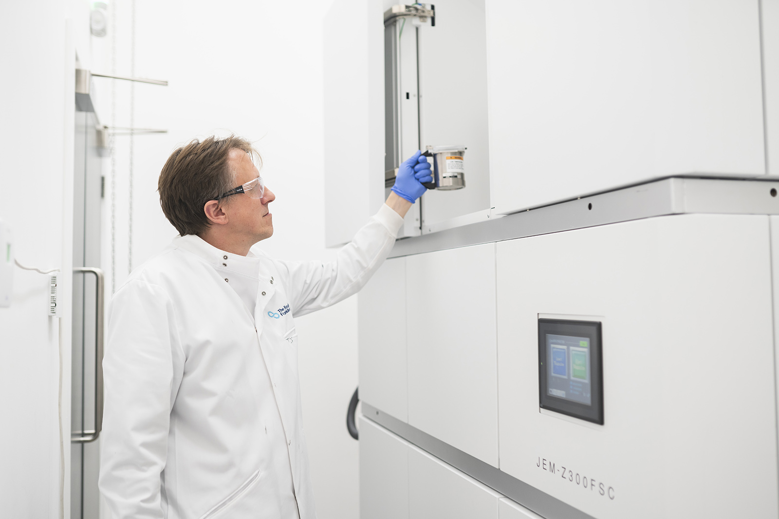 Cryogenic Electron Microscope (cryoARM) - Rosalind Franklin Institute