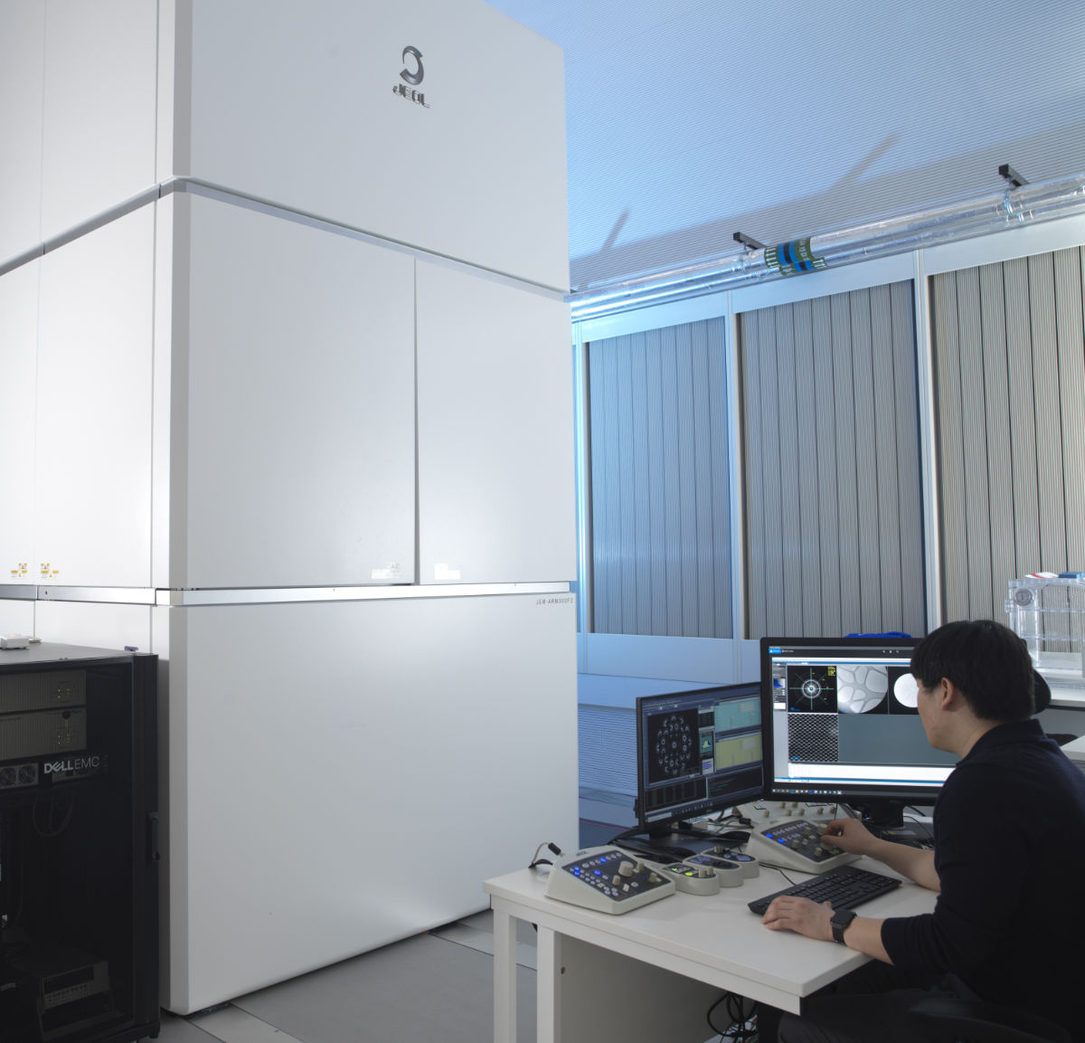 Aberration-corrected transmission electron microscope - Rosalind ...